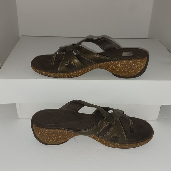 Merrell | Shoes | Merrell Sundial Cross Antique Brass Strappy Thong ...